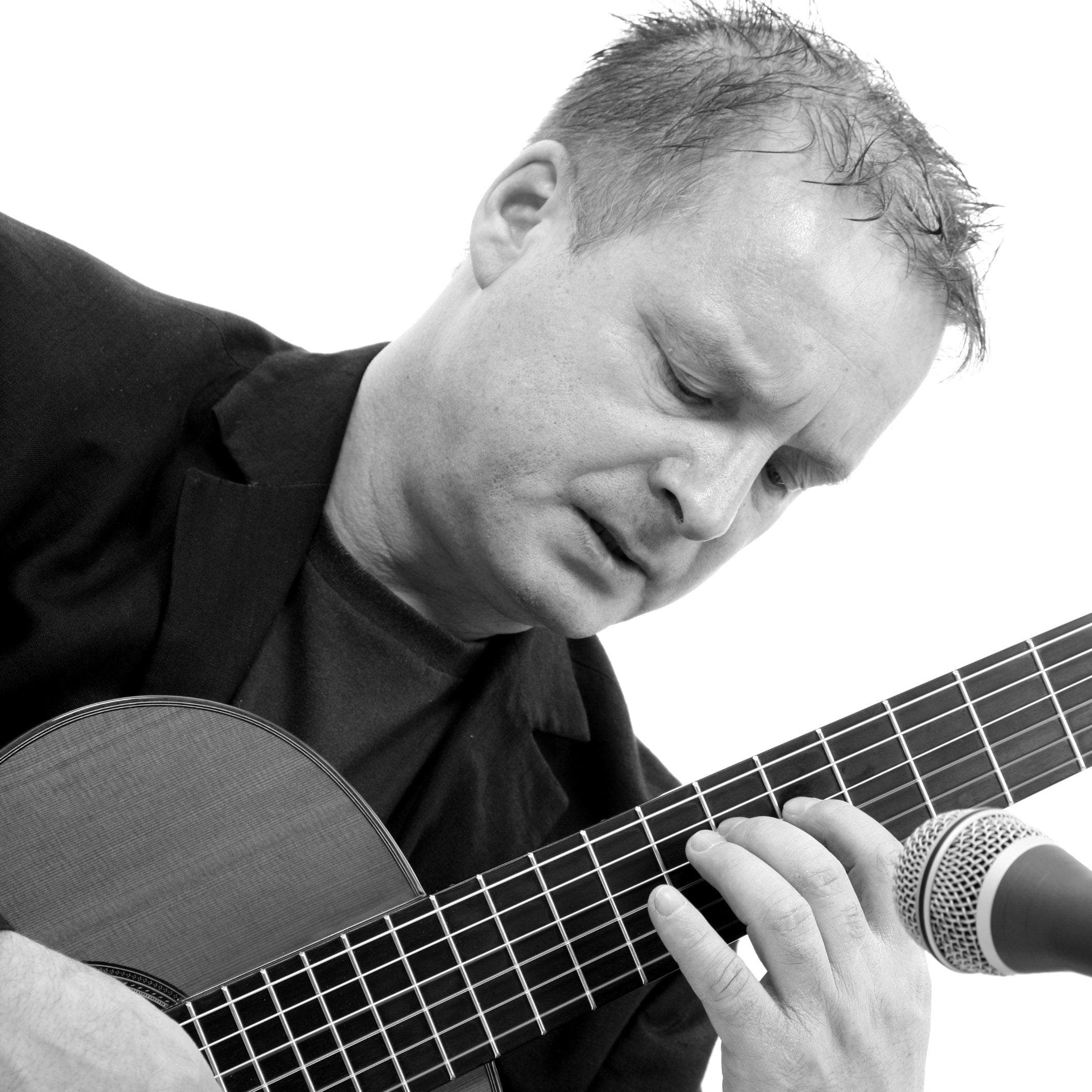 Classical Guitarists | List of Most Famous Classical Guitar Players