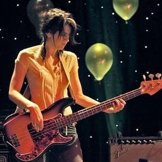 List of 25+ Famous Female Backing Vocalists