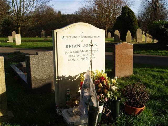 What The Graves Of History's Biggest Rockstars Actually Look Like