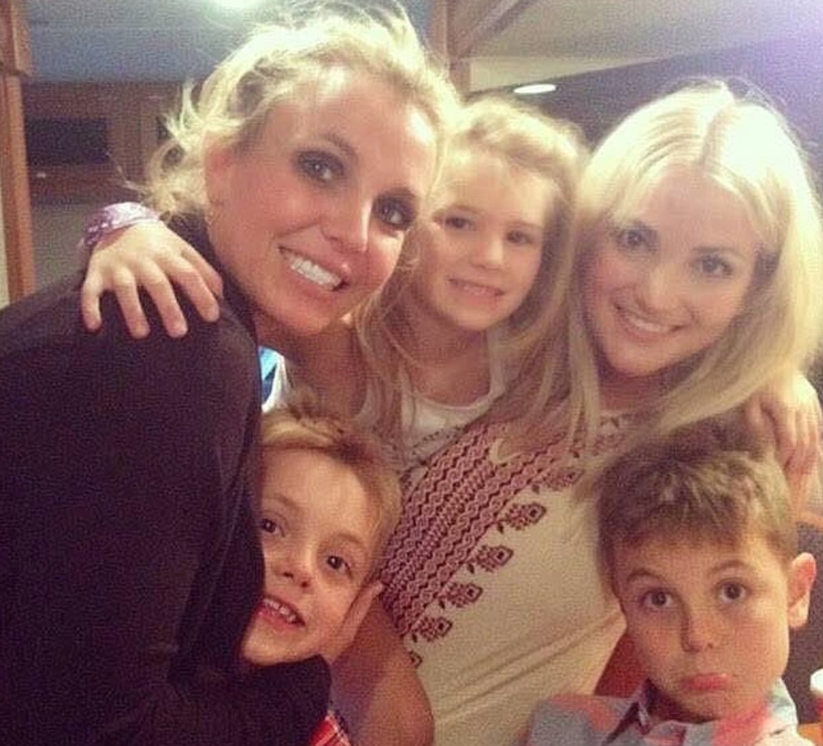 41 Famous Celebs Who Are Middle Children