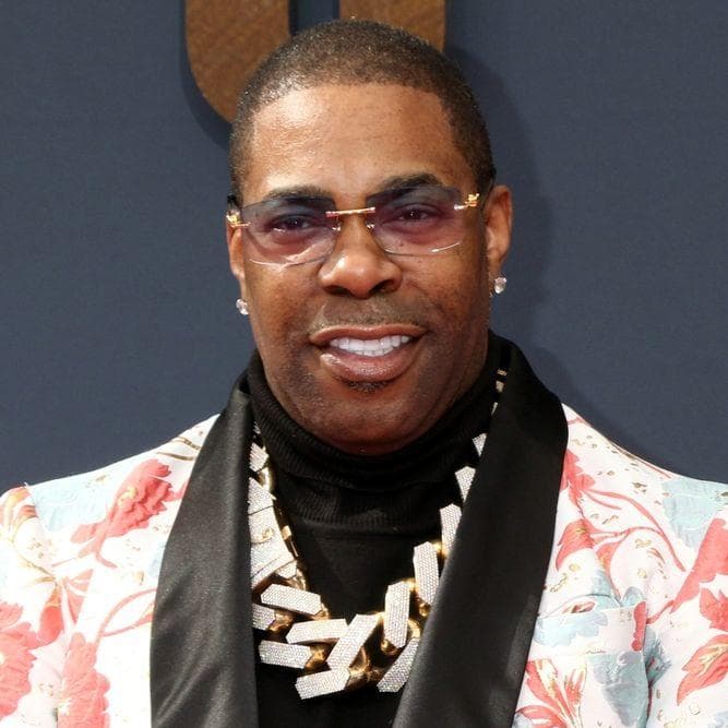 33 Celebs Who Are New York Giants Fans