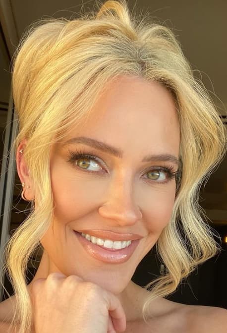 The 23 Hottest Female 'Dancing With The Stars' Pro Dancers (With Photos)