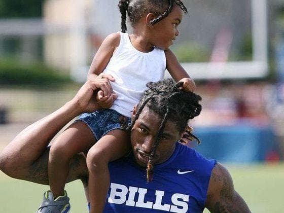 Adorable Pictures of NFL Players Caught Being Dads