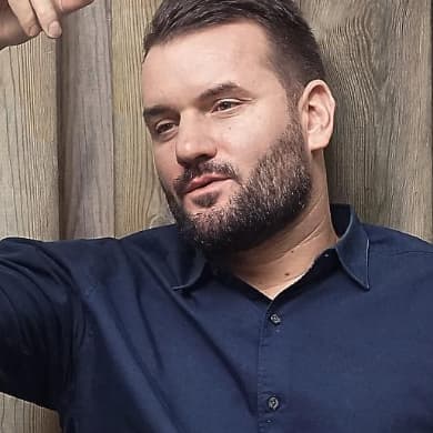 The 22 Hottest Men On 'Outer Banks', Ranked