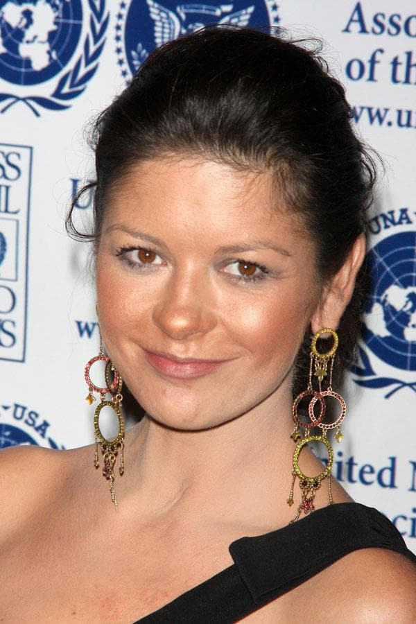 Celebrities With Acne | Famous People Who Had Acne When They Were Young