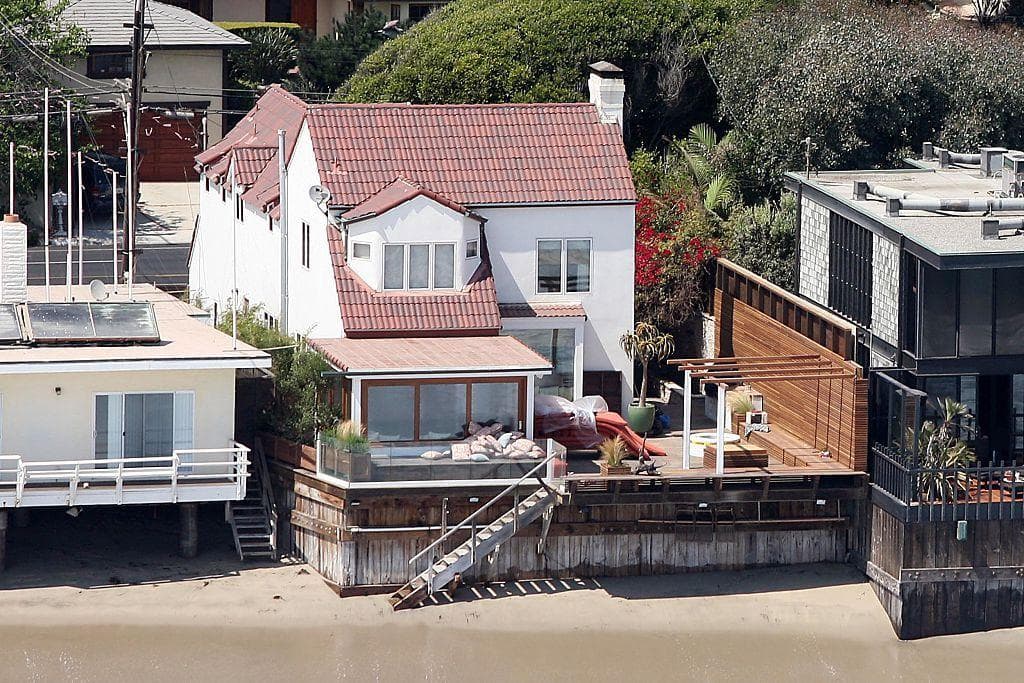 Celebrities Who Live In Malibu | List of Famous People With Homes In Malibu