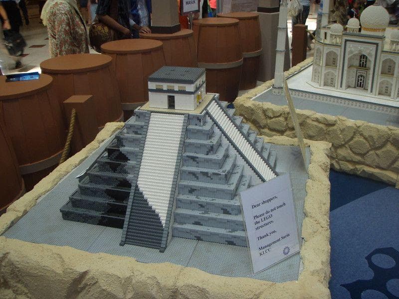 22 Amazing LEGO Versions of Famous Monuments