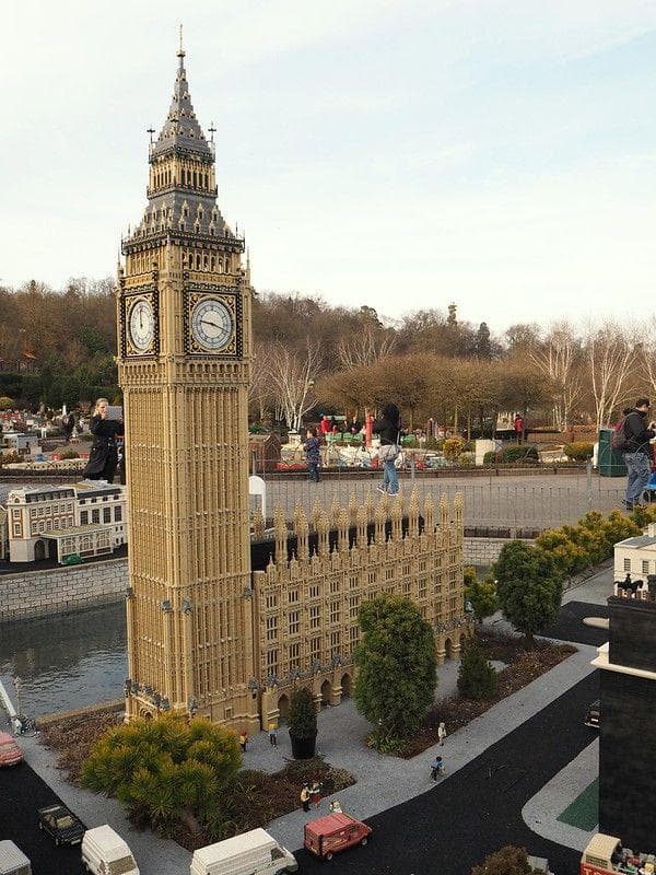 22 Amazing LEGO Versions of Famous Monuments