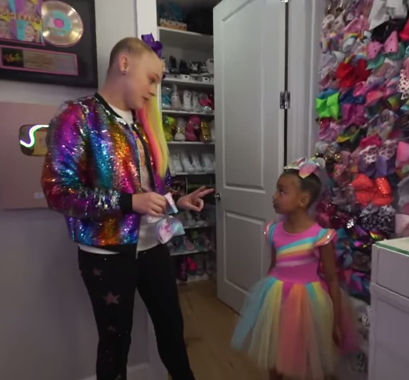 15 Celebrities Who Are Friends With JoJo Siwa, From Elton John To Miley ...