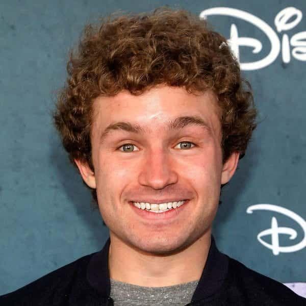 The 20+ Most Attractive Blonde Actors In Their 20s