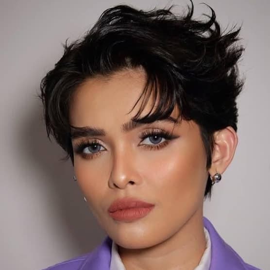 The 30 Hottest Filipino Women Singers (With Photos)