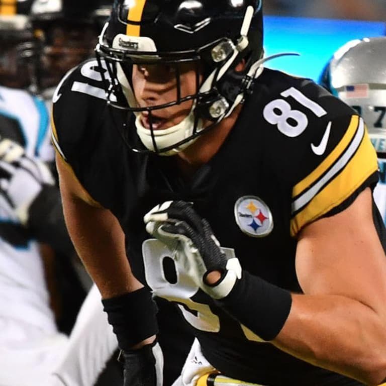 The 25+ Tallest NFL Players Right Now, Ranked