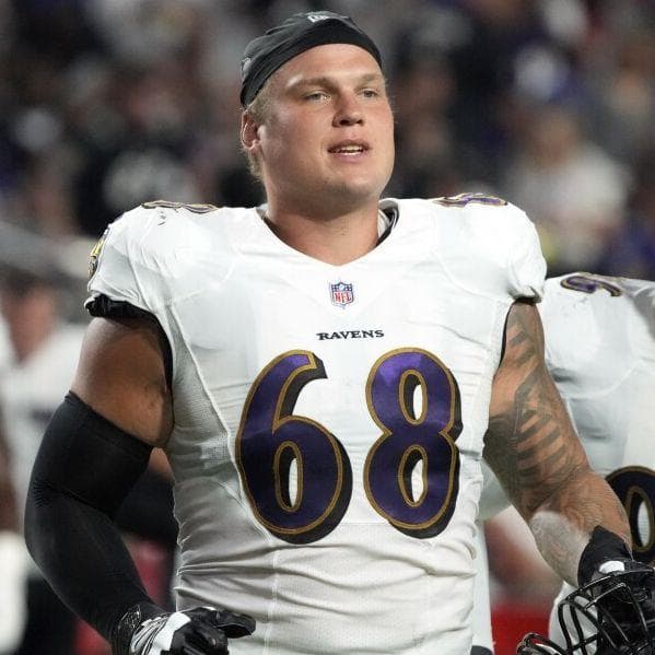 The 25+ Tallest NFL Players Right Now, Ranked