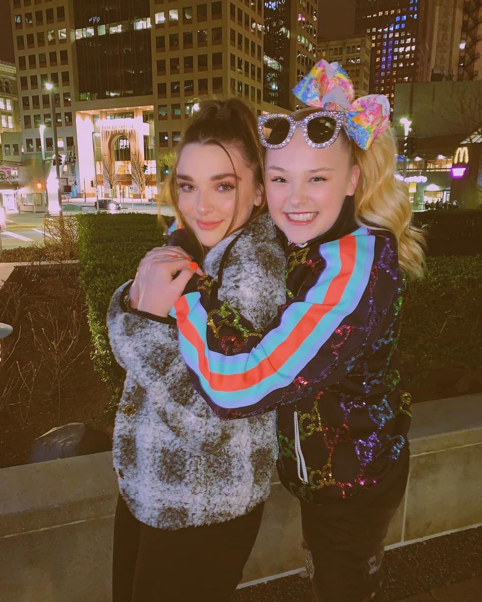 15 Celebrities Who Are Friends With JoJo Siwa, From Elton John To Miley ...