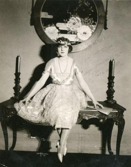 Women Who Committed Suicide | List of Famous Female Suicides