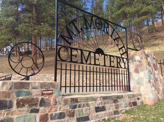 Here's How These 14 Famously Haunted Places Celebrate Halloween