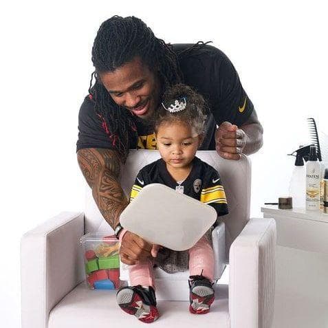 Adorable Pictures of NFL Players Caught Being Dads
