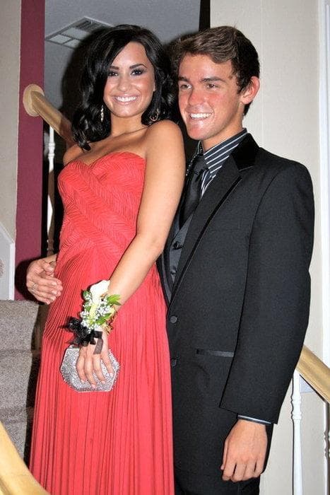 The 37 Greatest Celebrity Prom Photos