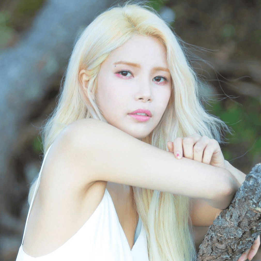 The 35 Best Blonde K-Pop Idols, Ranked By Fans