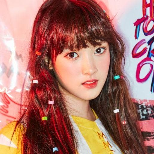 25+ Female Kpop Idols Born In 2000