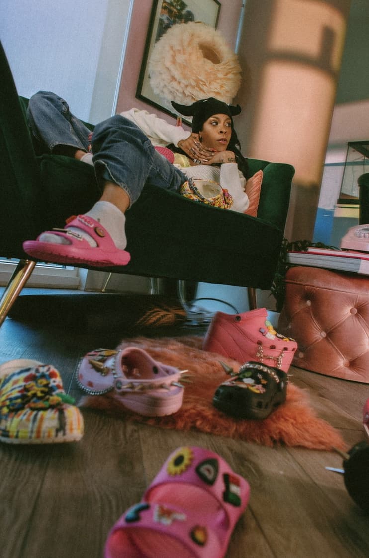 20 Celebrities Who Love To Rock Crocs