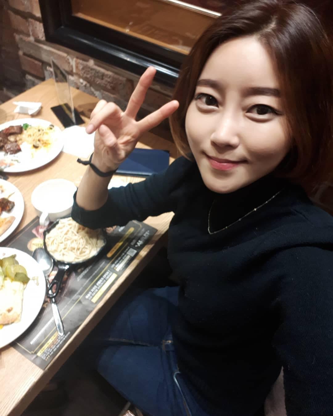 The 20+ Best Mukbang YouTube Channels, Ranked By Fans