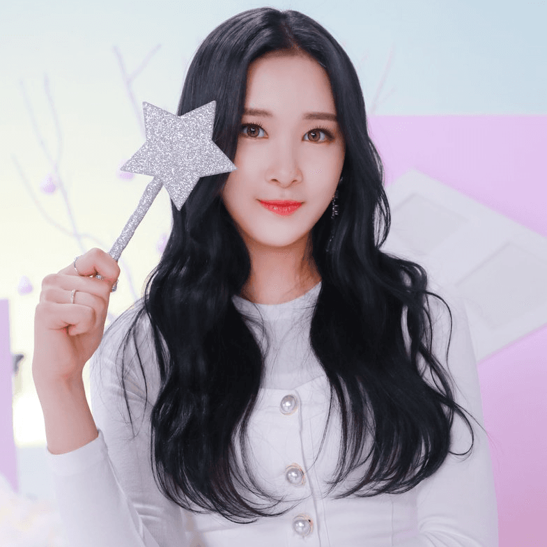 24 Female Kpop Idols Born In 2002