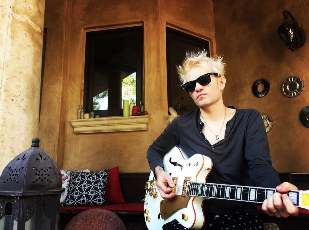 70+ Famous Singers Who Are Aries