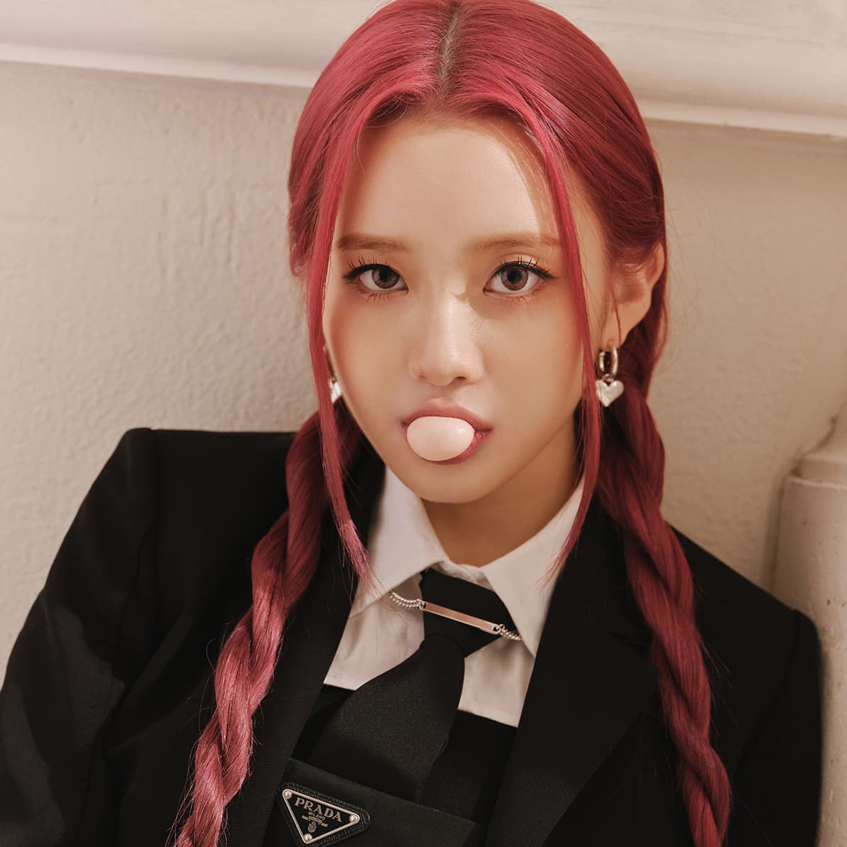 24 Female Kpop Idols Born In 2002