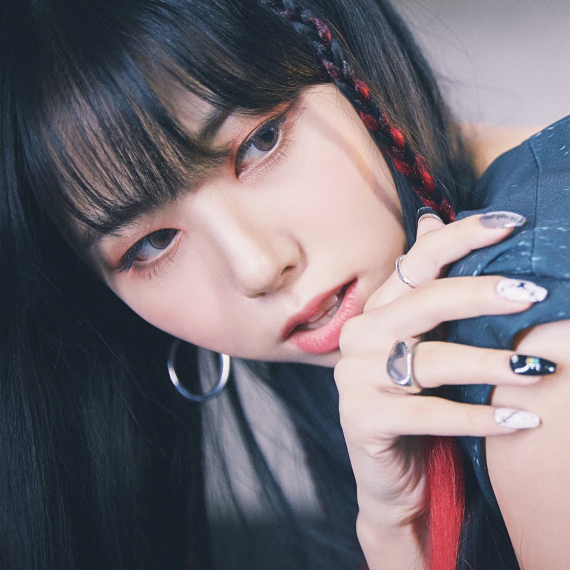 24 Female Kpop Idols Born In 2002