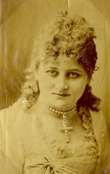 Historical Figures Who Were Considered Hot In Their Times But Look In ...