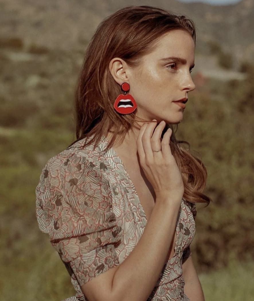 12 Celebrities With Forward Head Posture