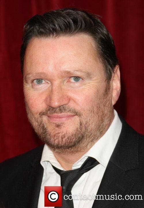 25+ Celebrities And Famous People With OCD