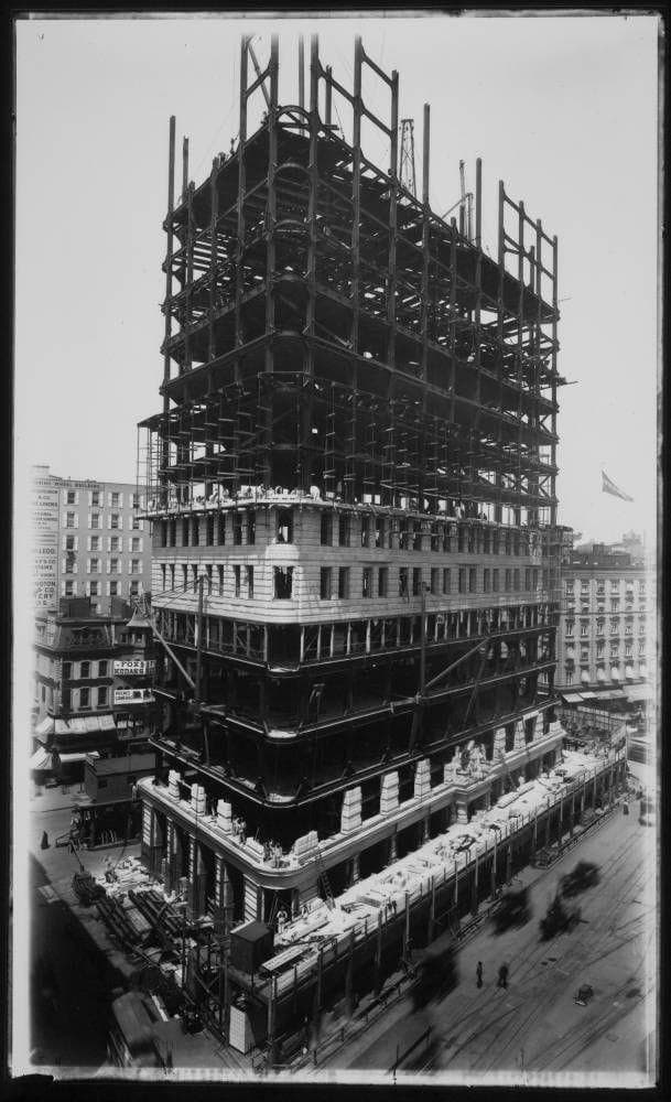 32 Fascinating Photos of Historical Landmarks Under Construction