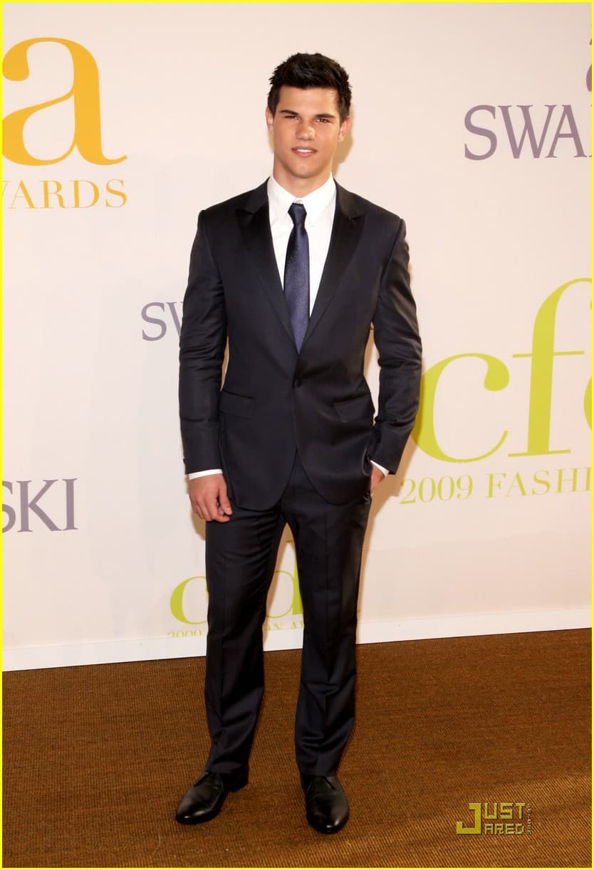Taylor Lautner Full Body