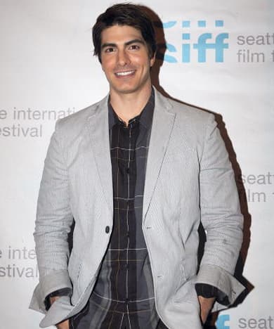 Brandon Routh Barefoot