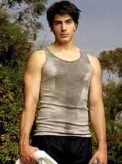Brandon Routh Barefoot