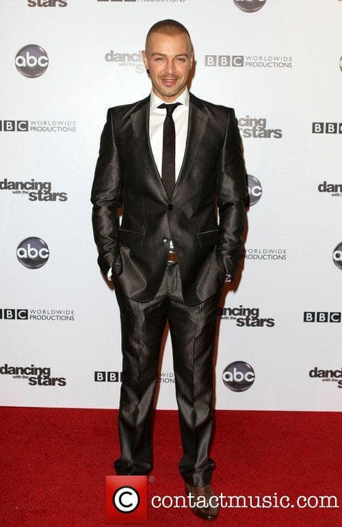 Joey Lawrence Flexing