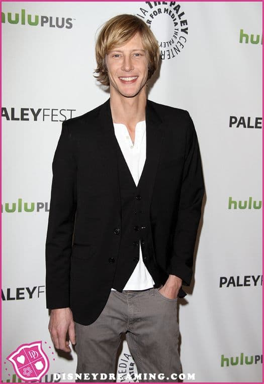 Gabriel Mann Shirtless