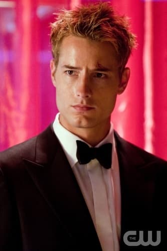 Justin Hartley Hot Photos