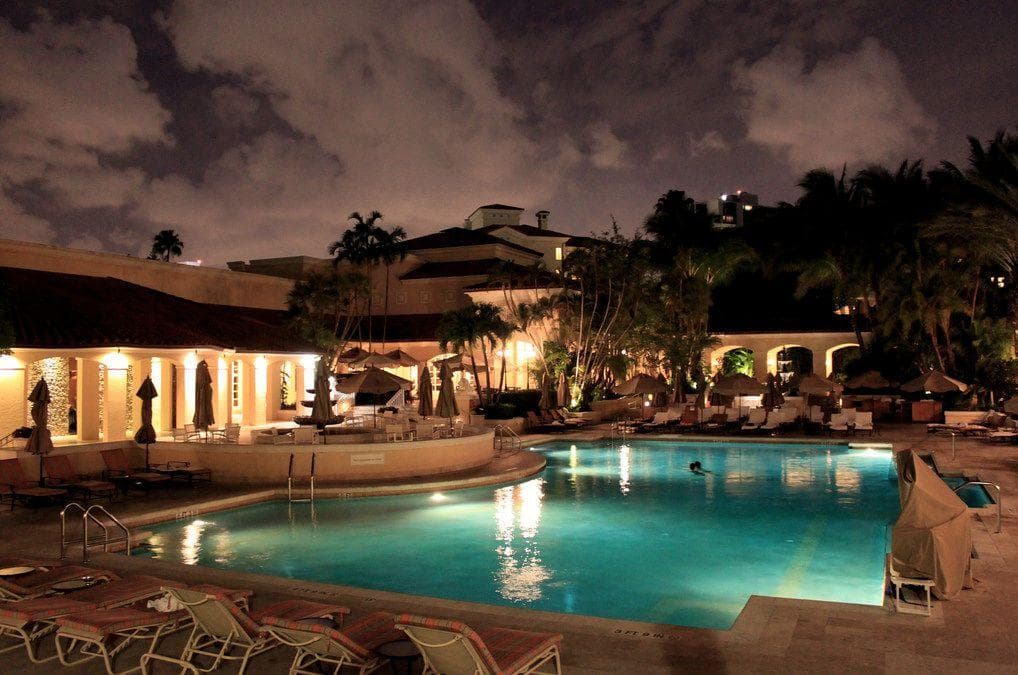 List of the Coolest Rooftop Pools in the World