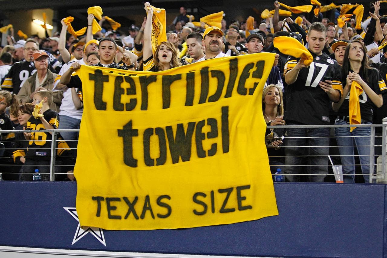 The Funniest NFL Game Day Signs