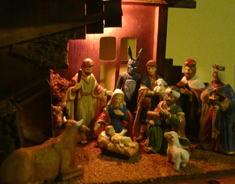13 Nativity Scenes That Are Way Funnier Than Normal Ones