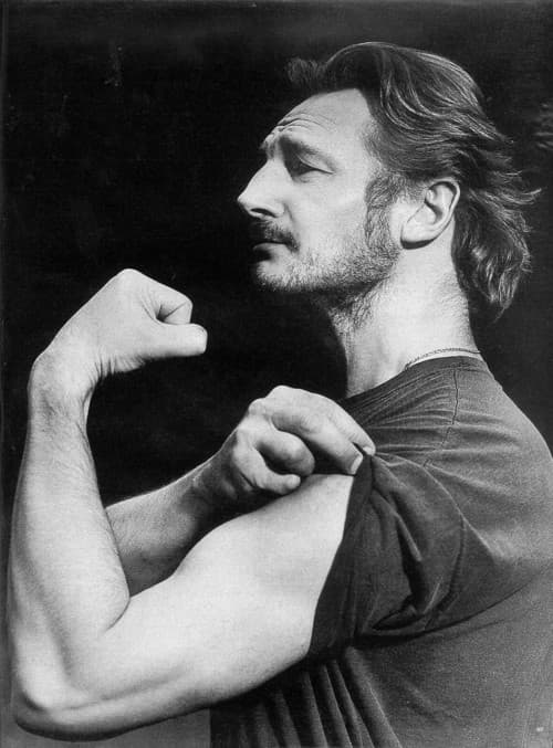 20 Handsome Pictures of Young Liam Neeson
