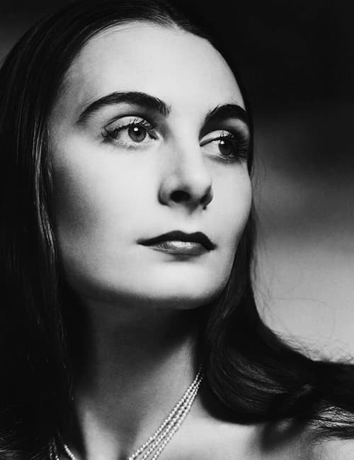 21 Pictures of Young Anjelica Huston