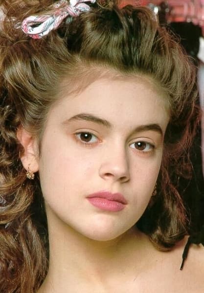 30 Photos of Alyssa Milano When She Was Young