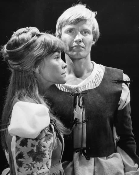 17 Photos of Jon Voight When He was Young