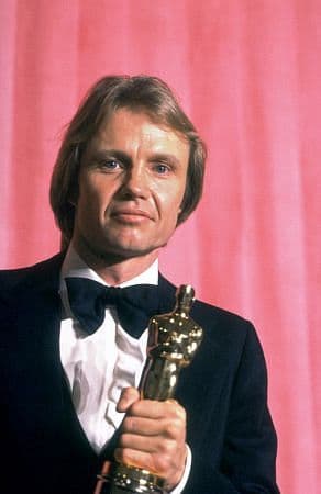 17 Photos of Jon Voight When He was Young