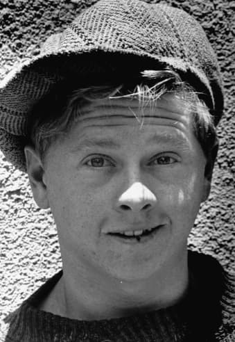 30 Photos of Mickey Rooney When He Was Young