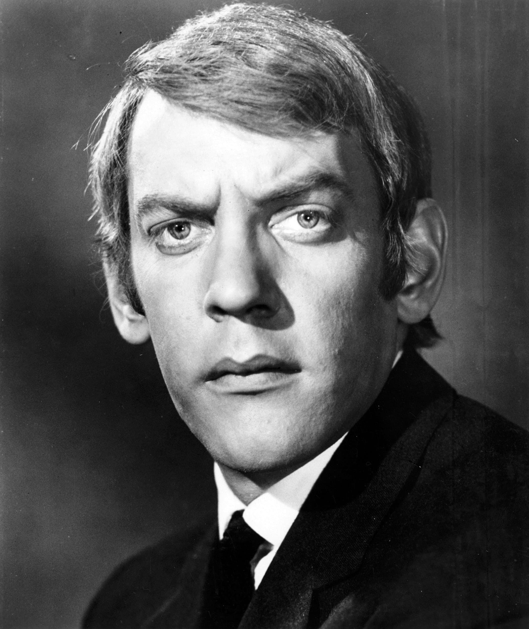 21 Photos of Donald Sutherland When He Was Young